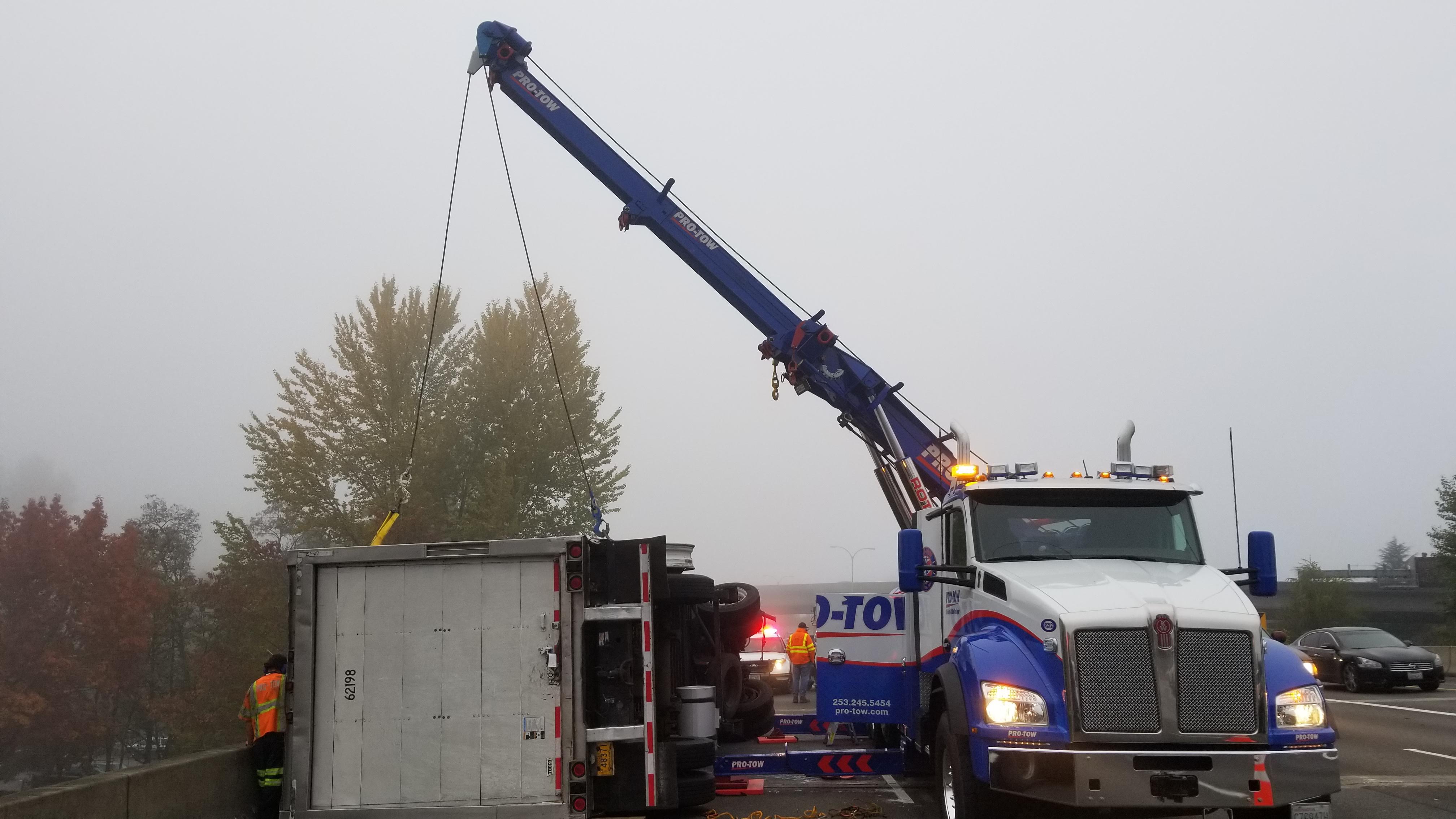 teamprotow auburn wa semi trailer towing (4) | Pro-Tow 24 Hr Towing